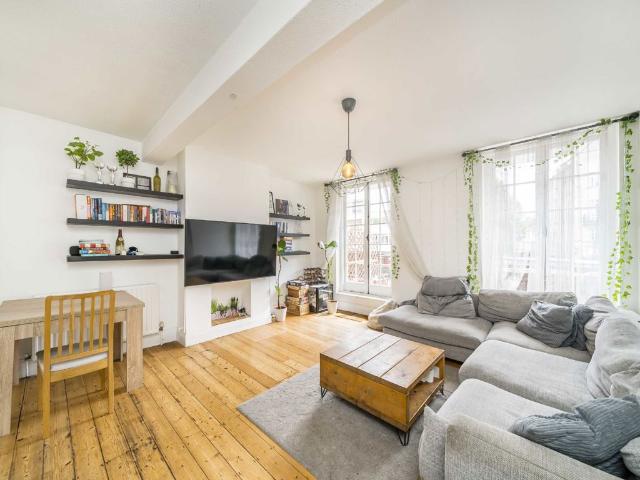 Streatham Hill, Streatham Hill SW2, 4 bed flat to rent, £3,400 pcm | PrimeLocation