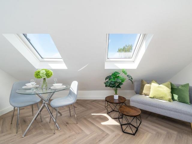 Streatham SW16, 1 bed flat to rent, £2,863 pcm | PrimeLocation