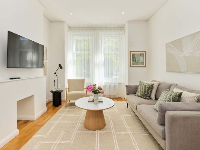 Streatham SW2, 1 bed flat to rent, £2,823 pcm | PrimeLocation