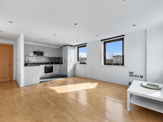 Streatham Place, London SW2, 2 bed flat to rent, £2,200 pcm | PrimeLocation