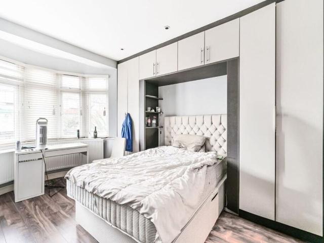 Streatham Vale, London SW16, 1 bed property to rent, £1,100 pcm | PrimeLocation