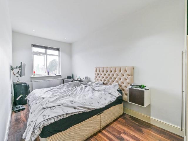 Streatham Vale, Streatham Common, London SW16, Studio to rent, £850 pcm | PrimeLocation