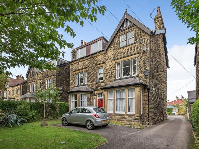 Street Lane, Leeds, West Yorkshire LS8, 2 bed flat to rent, £1,195 pcm | PrimeLocation