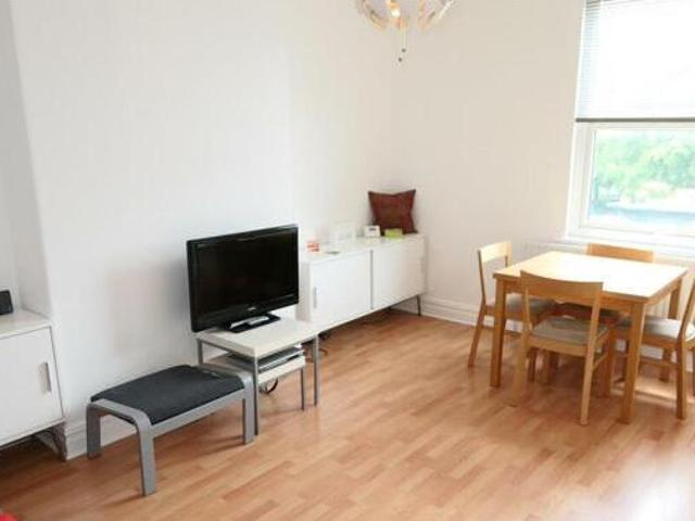 Street Lane, Roundhay, 2 Bedroom Flat