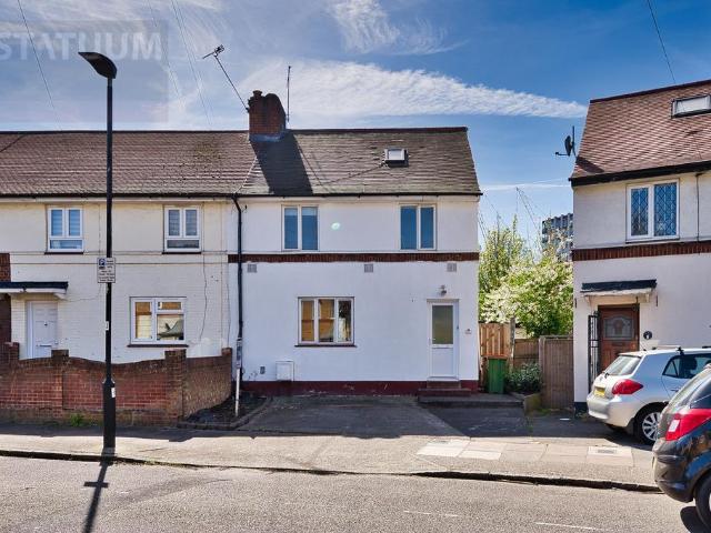 Streimer Road, Stratford, East. 4 bed semi detached house to rent £3,495 pcm £807 pw