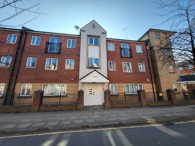 Stretford Rd, Hulme, Manchester M15, 3 bed flat to rent, £1,700 pcm | PrimeLocation