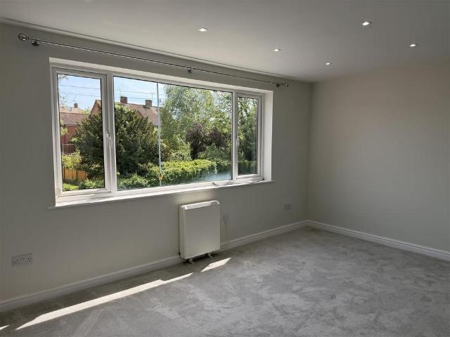 Stretton Court, Stretton Road, Great. 2 bed flat to rent £1,000 pcm £231 pw