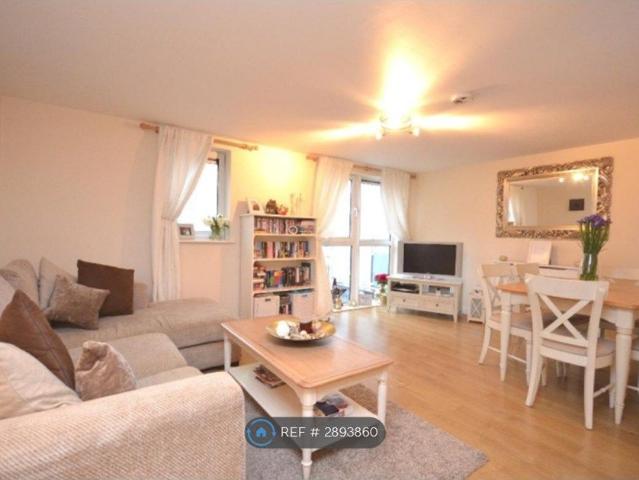Stretton Mansions, London SE8, 2 bed flat to rent, £1,995 pcm | PrimeLocation
