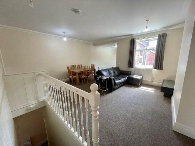 Stretton Road, Leicester LE3 2 bed apartment to rent £1,040 pcm £240 pw
