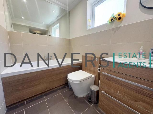Stretton Road, Leicester LE3 4 bed end of terrace house to rent £1,647 pcm £380 pw
