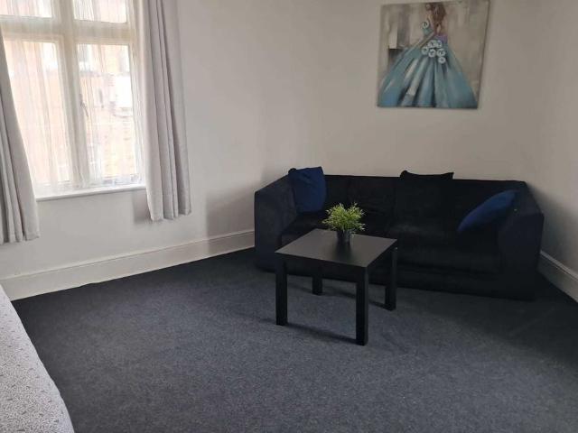Stringes Lane, Willenhall WV13, Room to rent, £563 pcm | PrimeLocation