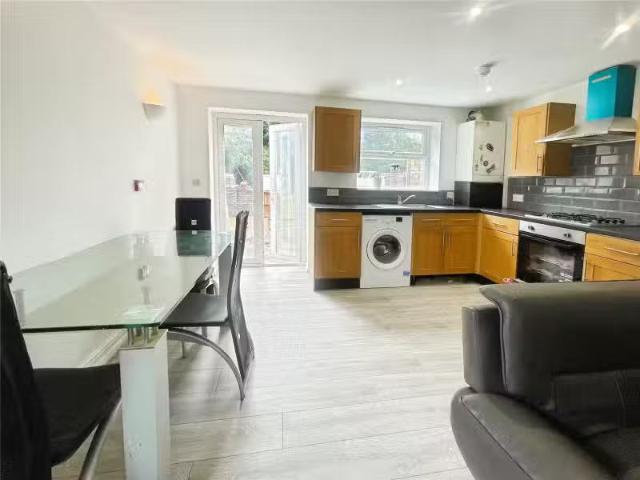 Strode Street, Egham, Surrey, TW20 9BX