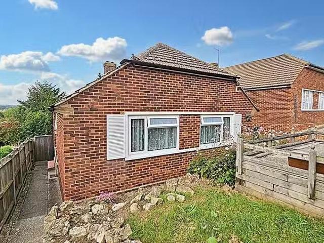 Strode Park Road, Herne Bay, CT6 7JQ 2 bed detached bungalow t.