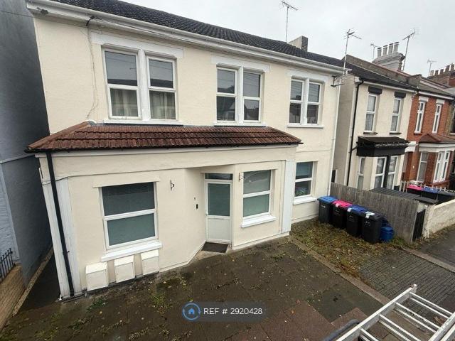 Stromness Place, Southend On Sea SS2, 3 bed flat to rent, £1,550 pcm | PrimeLocation