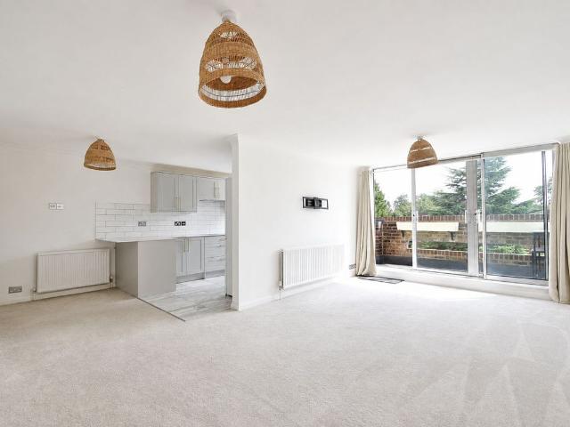 Stroudwater Park, Weybridge KT13, 2 bed flat to rent, £2,000 pcm | PrimeLocation