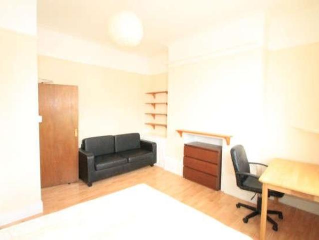 Stroud Green Road, Finsbury, N4