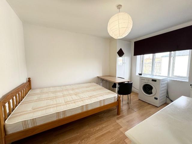 Stroud Green Road, Finsbury Park N4, Studio to rent, £1,190 pcm | PrimeLocation