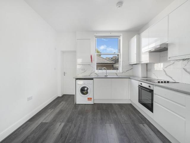 Stroud Green Road, Finsbury Park N4, 4 bed flat to rent, £4,850 pcm | PrimeLocation