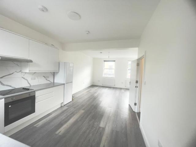 Stroud Green Road, Finsbury Park N4, 4 bed flat to rent, £4,900 pcm | PrimeLocation
