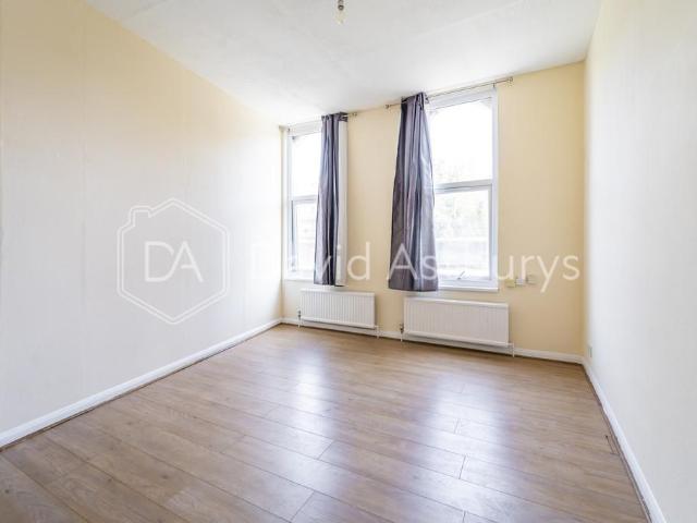 Stroud Green Road, Finsbury Park. 2 bed flat to rent £1,900 pcm £438 pw