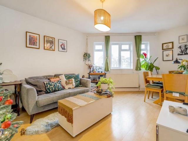 Stroud Green Road, London N4 1 bed flat to rent £1,850 pcm £427 pw