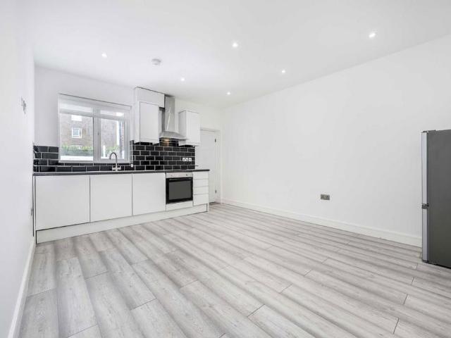 Stroud Green Road, London N4 1 bed flat to rent £2,200 pcm £508 pw
