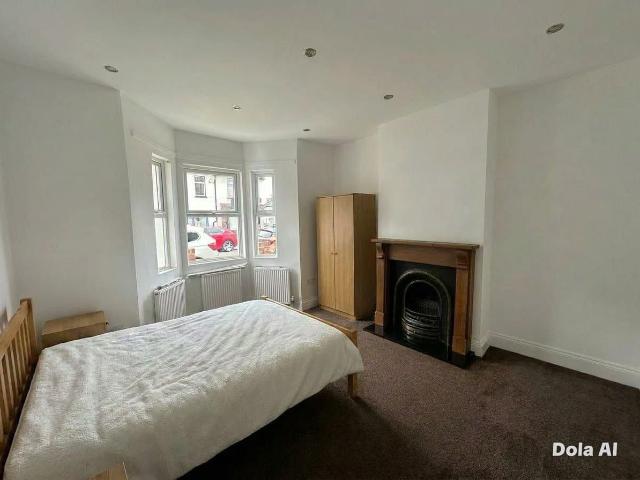 Stroud Road, London SE25, Room to rent, £950 pcm | PrimeLocation