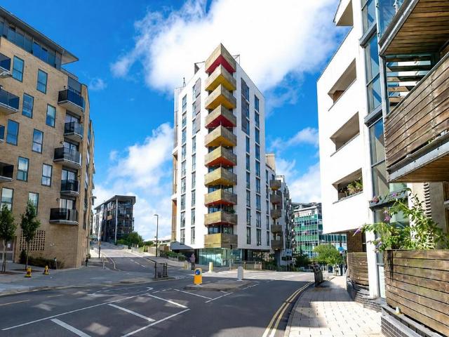 Stroudley Road, Brighton 2 bed apartment to rent £2,000 pcm £462 pw