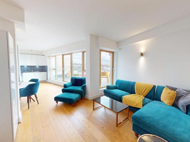 Stroudley Road, City Centre. 2 bed flat to rent £2,000 pcm £462 pw
