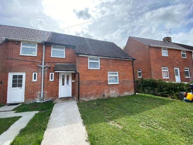 Stuart Crescent, Winchester, SO22 5 bed semi detached house to rent £2,700 pcm £623 pw