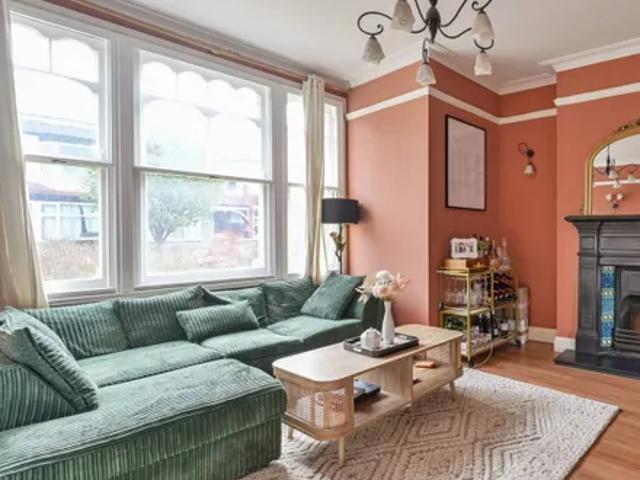 Stuart Road, London, SW19 8DH, United Kingdom | 3 bed apartment for rent #165556221 | Rentberry