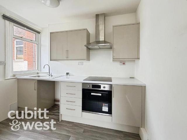 Stubbington Avenue Portsmouth PO2 1 bed flat to rent £1,050 pcm £242 pw
