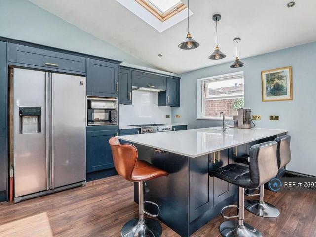 Stubbington Avenue, Portsmouth, PO2 4 bed semi detached house to rent £1,850 pcm £427 pw
