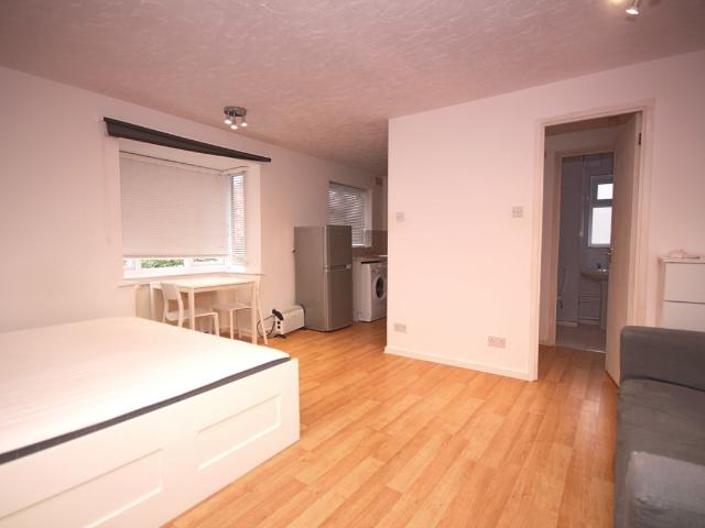 Stubbs Drive, London SE16, 1 bed flat to rent, £1,350 pcm | PrimeLocation