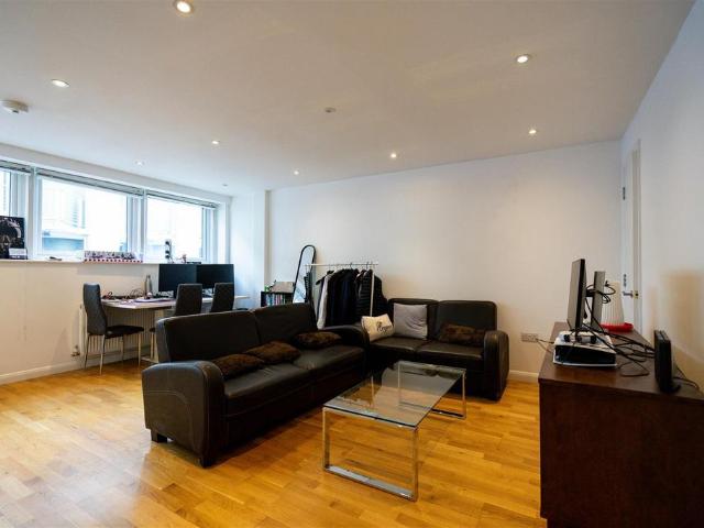 Stucley Place, Camden Town, NW1 2 bed apartment to rent £2,600 pcm £600 pw