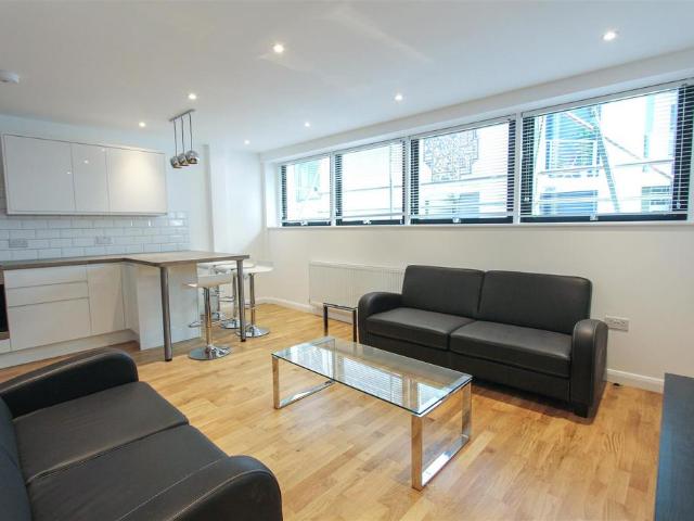 Stucley Place, Camden Town, NW1 2 bed property to rent £2,600 pcm £600 pw