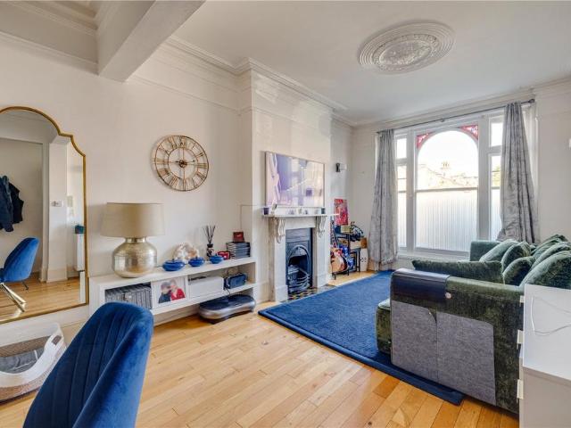 Studdridge Street, London, SW6 3 bed apartment to rent £4,150 pcm £958 pw