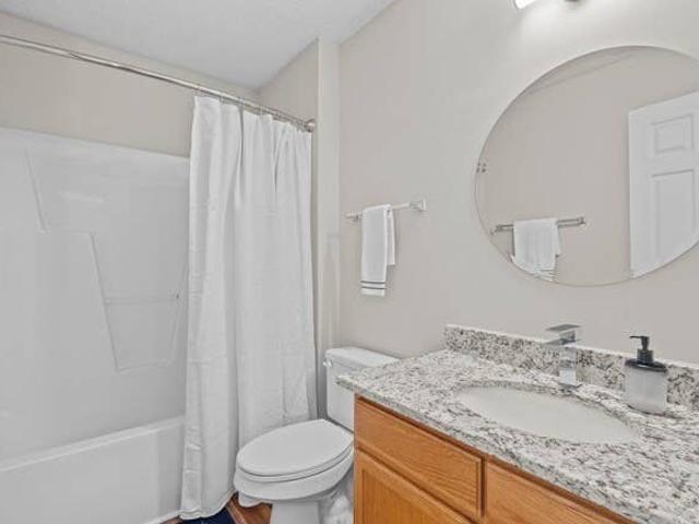 Student needed lease ends August