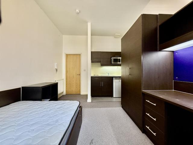 student_apartment for rent in The Square, Plymouth