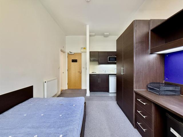 student_apartment for rent in The Square, Plymouth