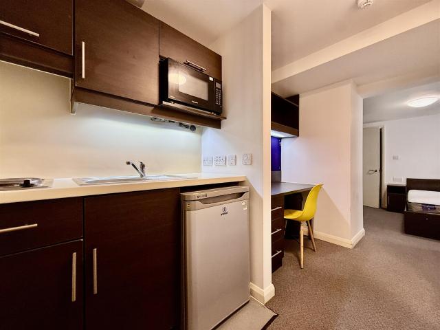 student_apartment for rent in The Square, Plymouth