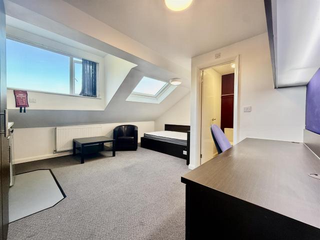 student_apartment for rent in The Square, Plymouth