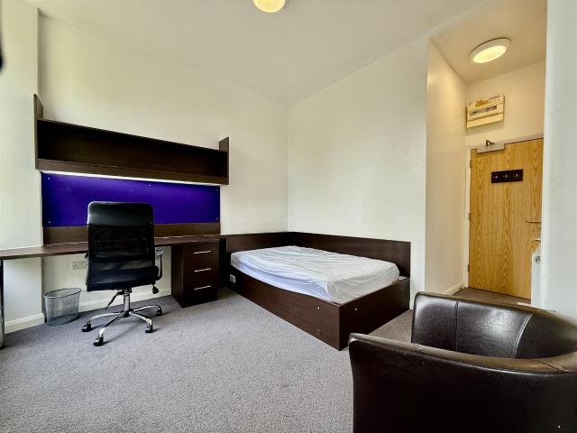 student_apartment for rent in The Square, Plymouth