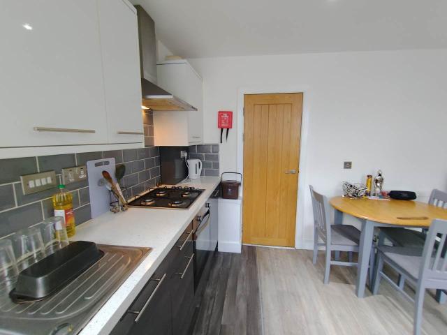 student_apartment for rent in Woodville Road Cathays CF24 4NW