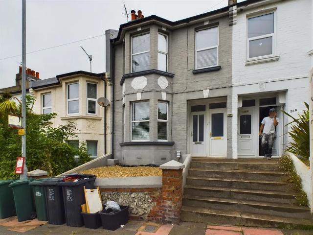 student_apartment for rent in Bear Road
