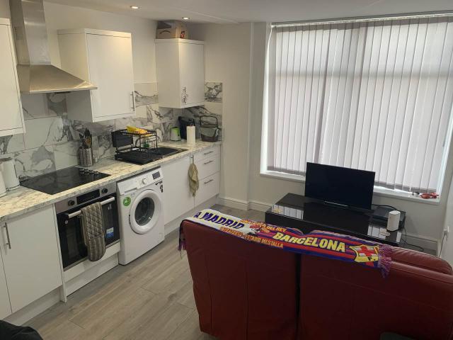 student_apartment for rent in City Road Roath Cardiff CF24 3DQ