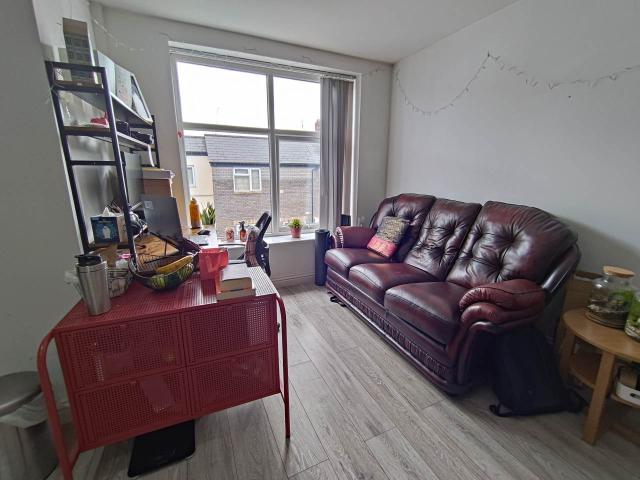 student_apartment for rent in City Road Roath CF24 3DQ