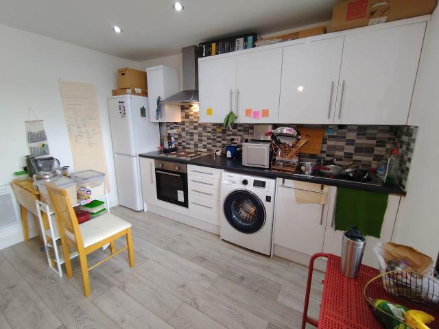 student_apartment for rent in City Road Roath CF24 3DQ