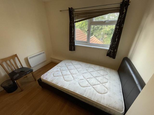 student_apartment for rent in Claude Road Roath Cardiff CF24 3QB