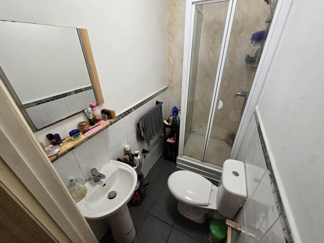 student_apartment for rent in Claude Road Roath CF24 3QB